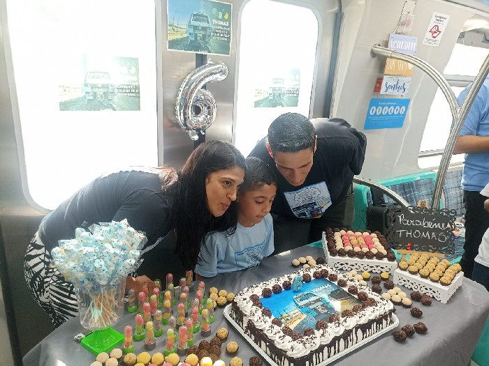 Entusiasta da ferrovia, Thomas ganha festa de aniversário de 6 anos em ...
